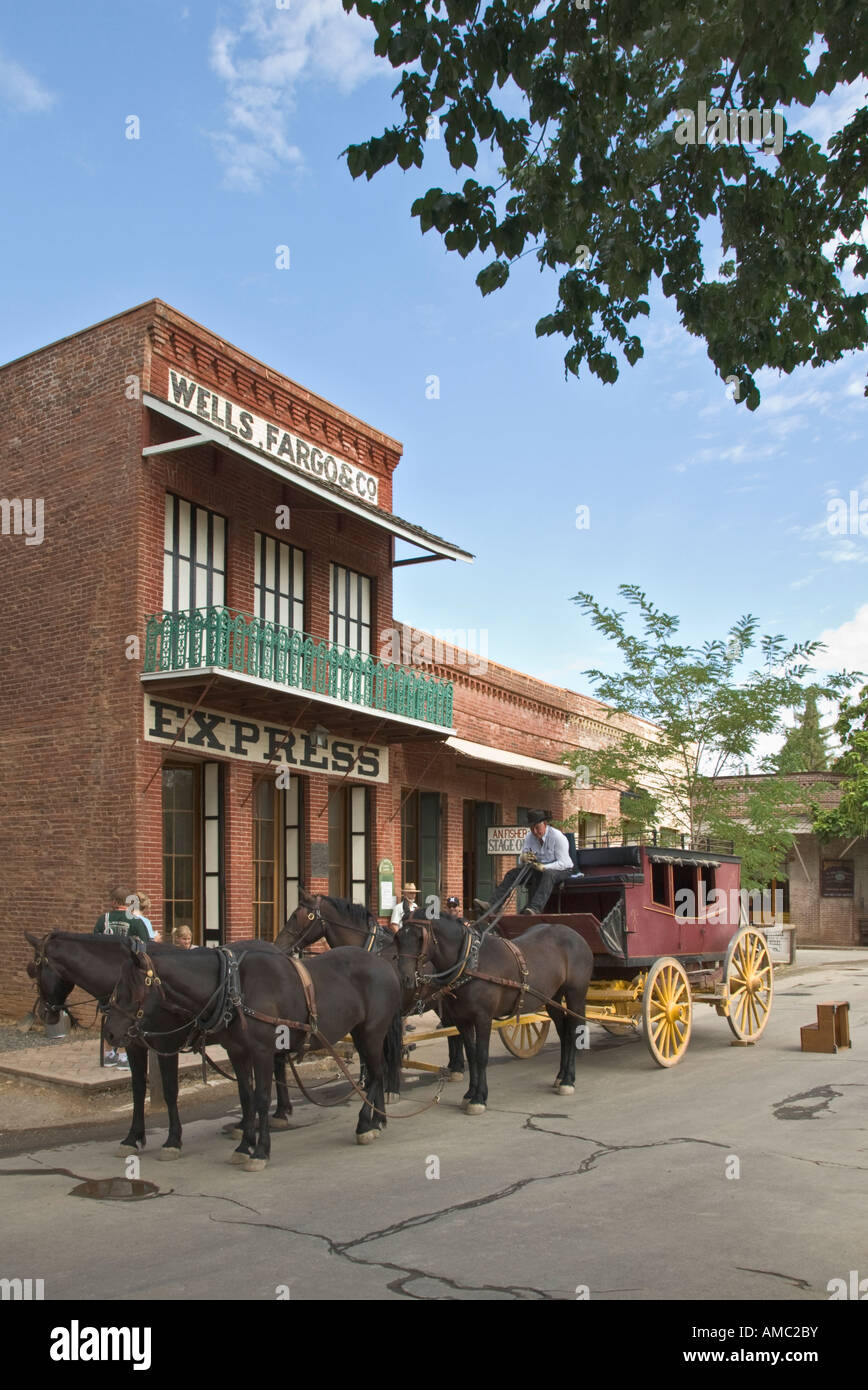 Wells fargo stagecoach hi-res stock photography and images - Alamy