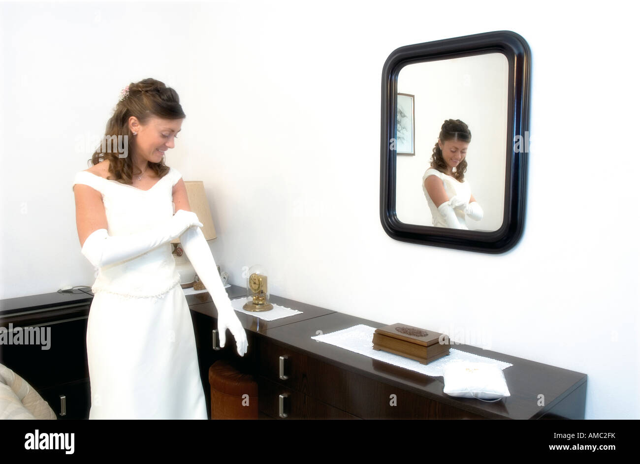 Bride preparing for her wedding Stock Photo - Alamy