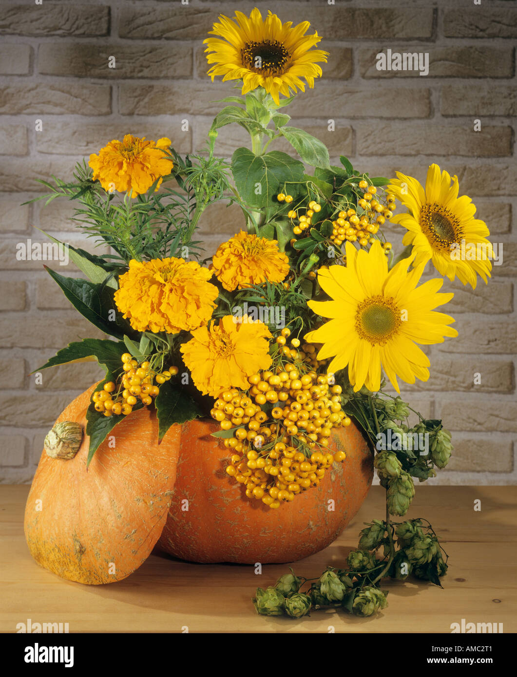 bouquet : sun flowers Stock Photo - Alamy