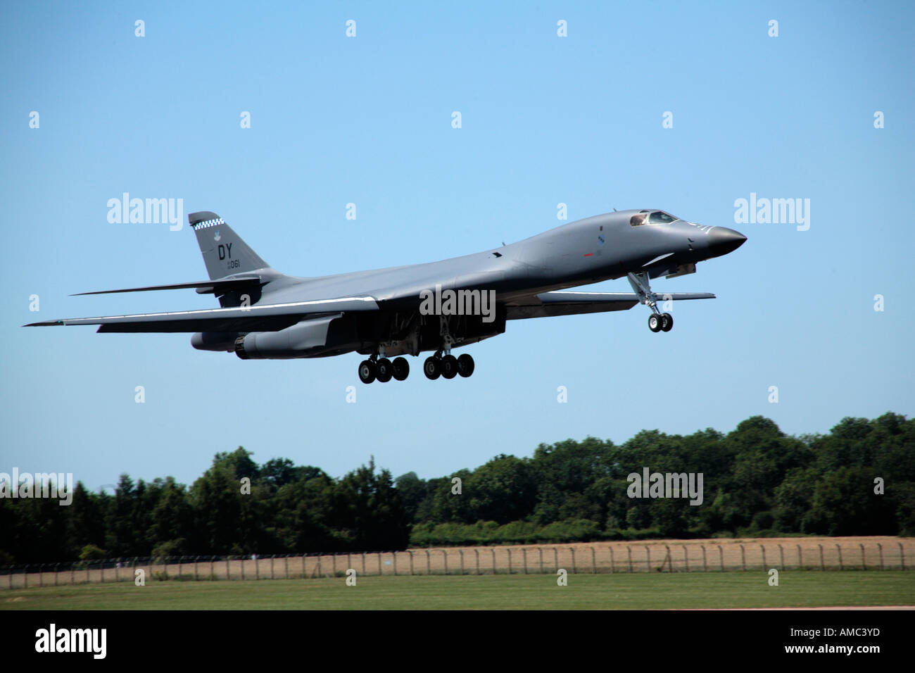 B1 bomber aircraft airplane hi-res stock photography and images - Alamy