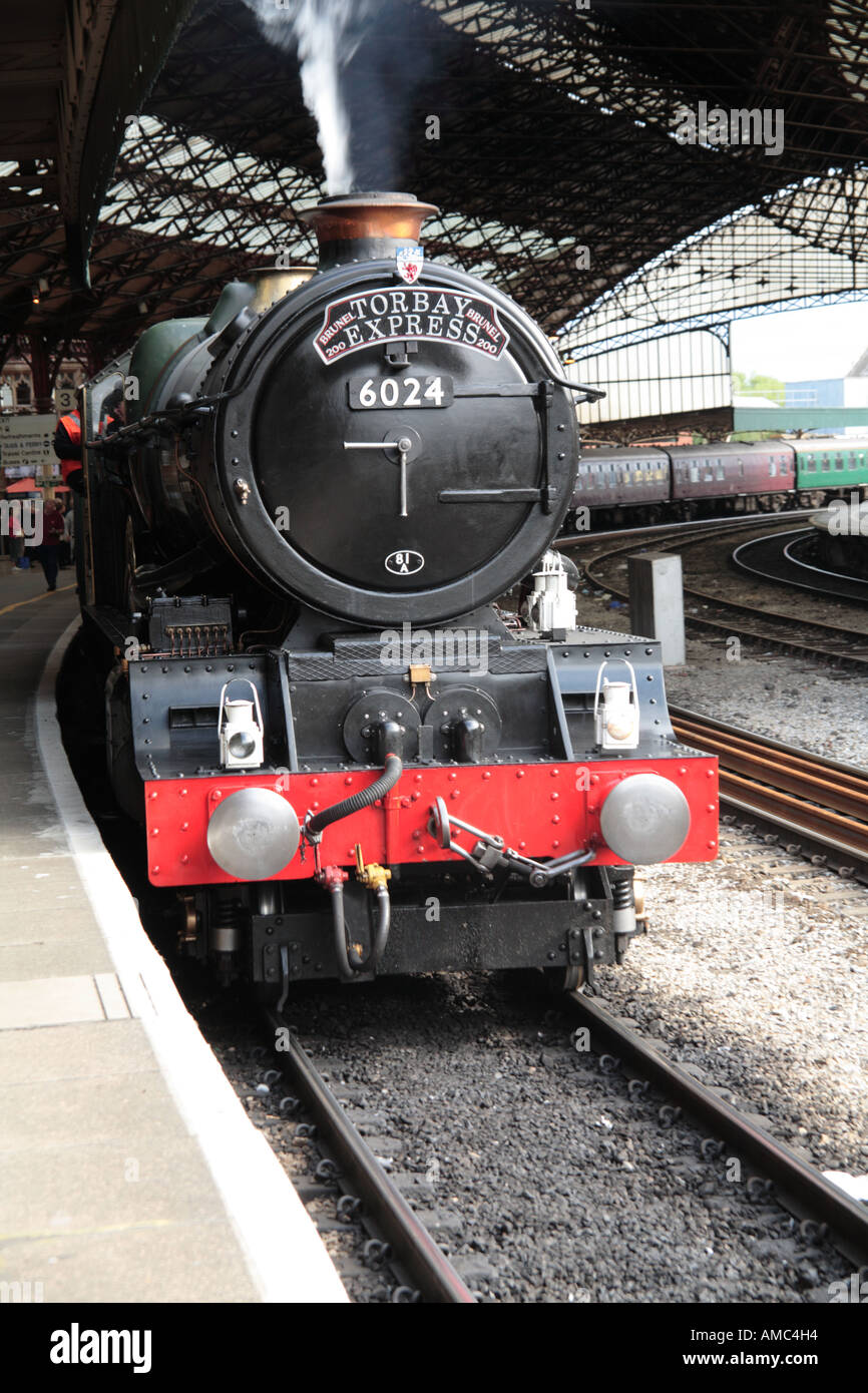 6024 King Edward I steam locomotive pulling The Torbay Express Stock ...