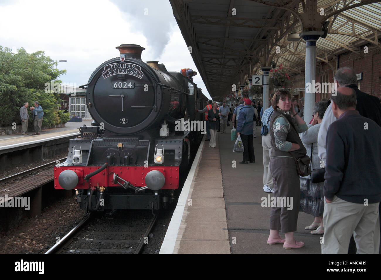 6024 King Edward I steam locomotive pulling The Torbay Express Stock ...