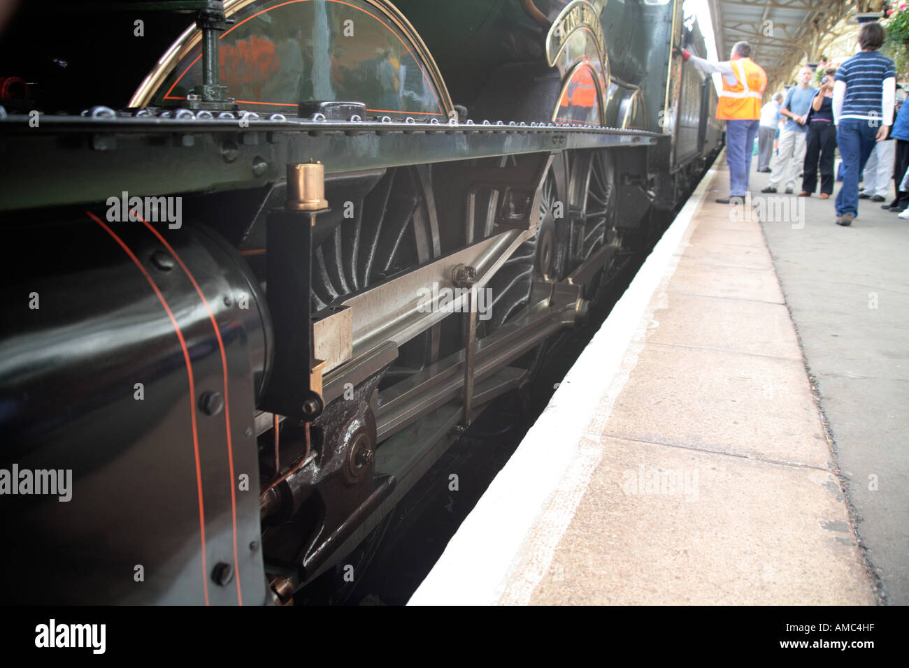 6024 King Edward I steam locomotive pulling The Torbay Express Stock ...
