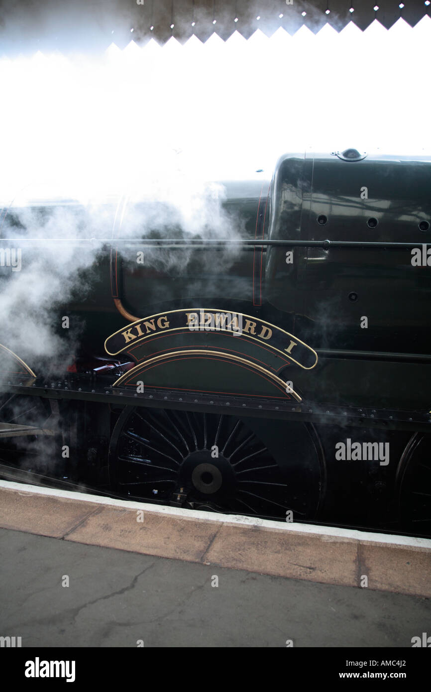 6024 King Edward I steam locomotive pulling The Torbay Express Stock ...