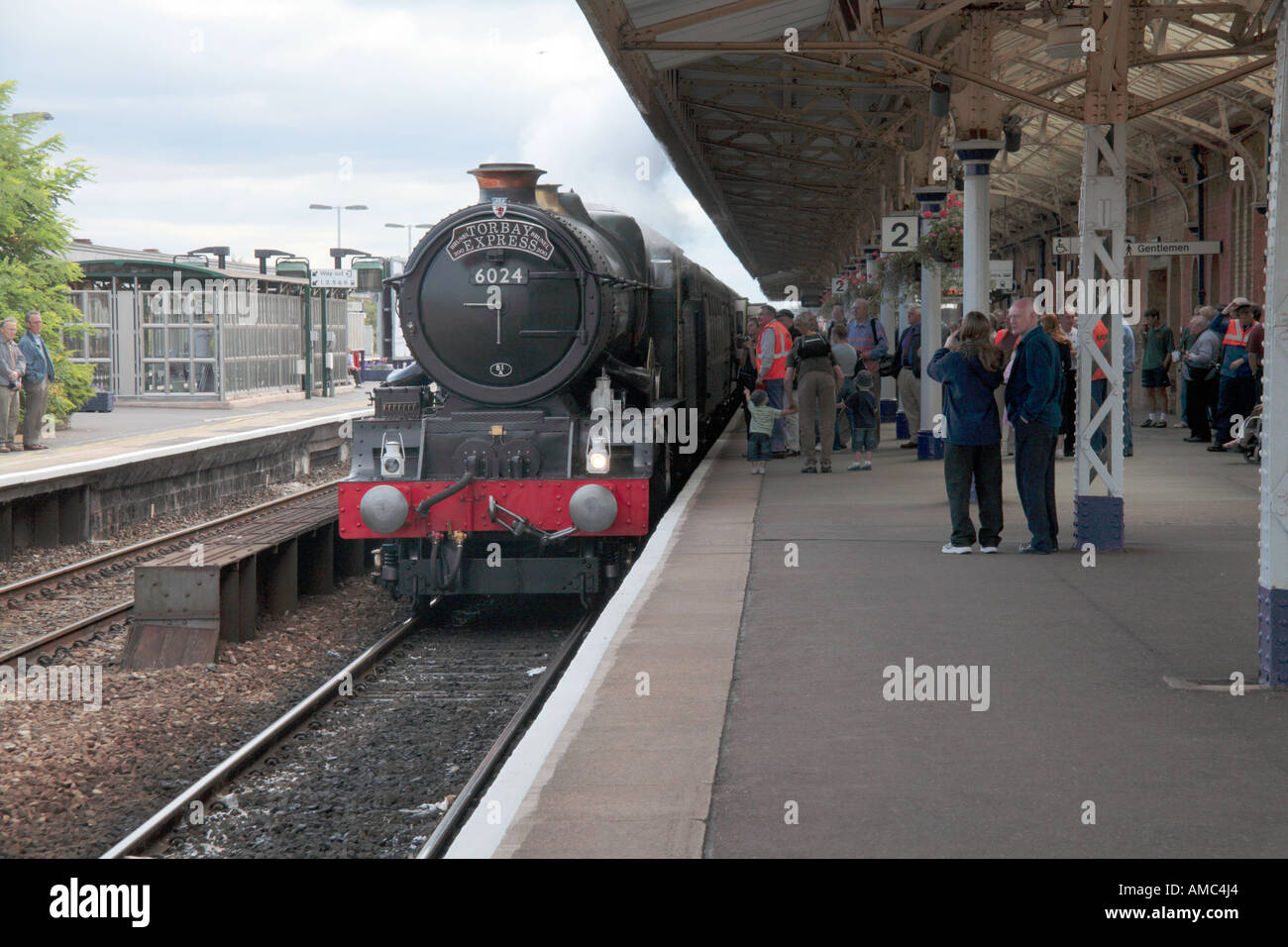 6024 King Edward I steam locomotive pulling The Torbay Express Stock ...