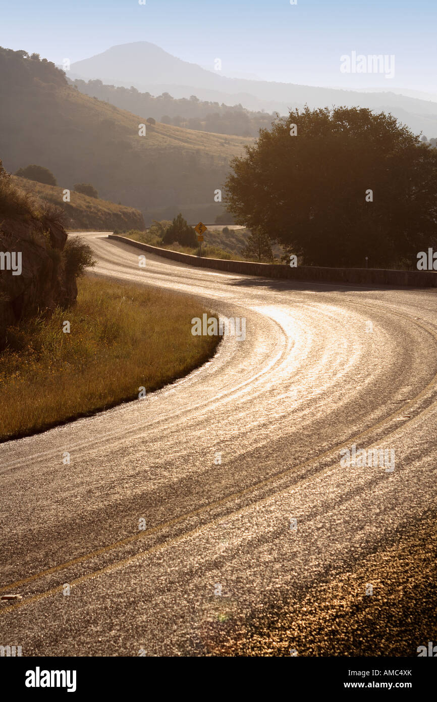 West texas two lane road hi-res stock photography and images - Alamy