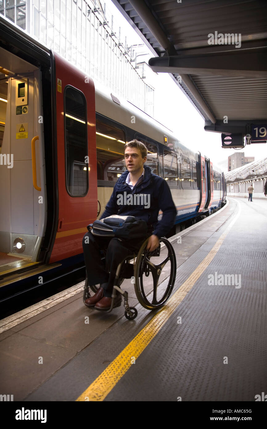 Train platform ramp uk hi-res stock photography and images - Alamy