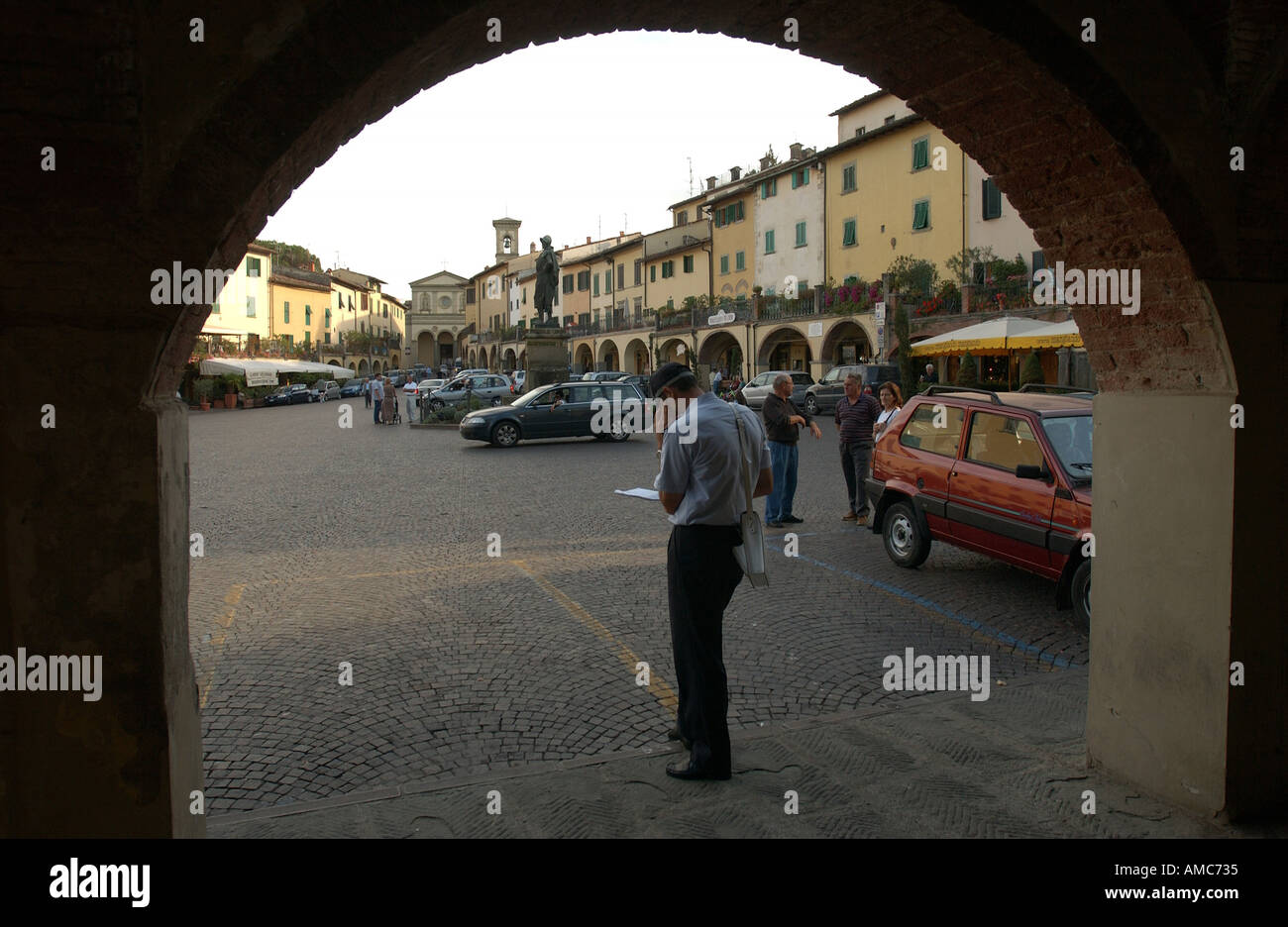 Cars under arches hi-res stock photography and images - Alamy