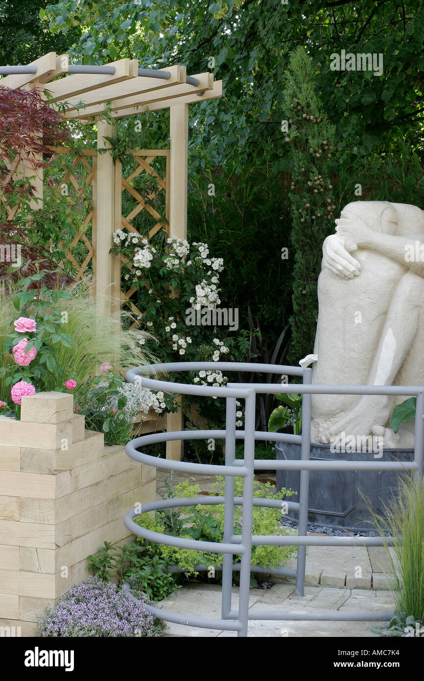 HAMPTON COURT PALACE FLOWER SHOW 2006 Stock Photo - Alamy