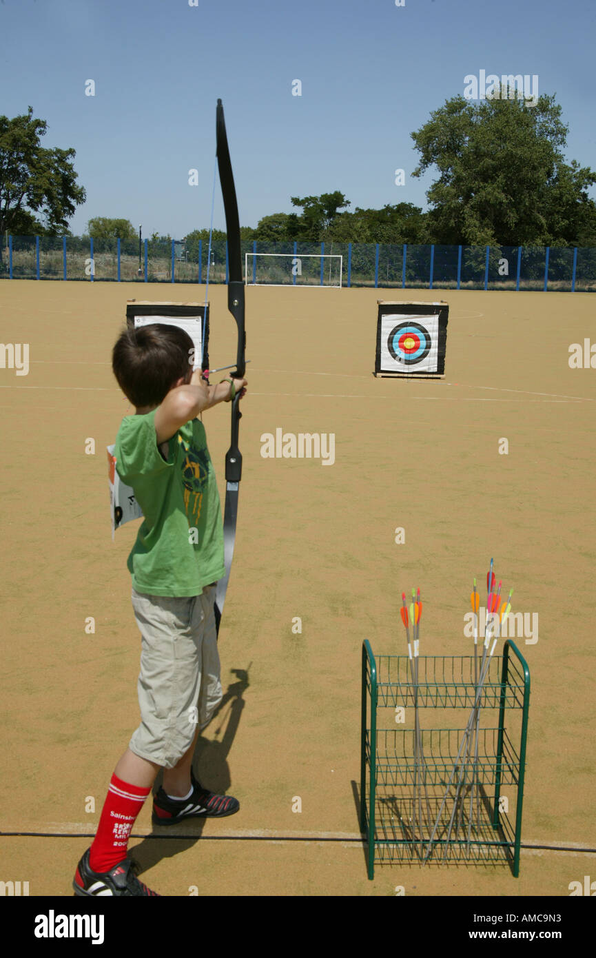 Archery children hi-res stock photography and images - Alamy