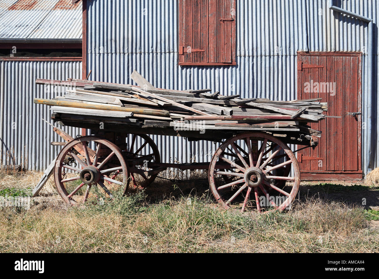 Corrugated iron building detail and old flat tabletop wagon Rutherglen ...