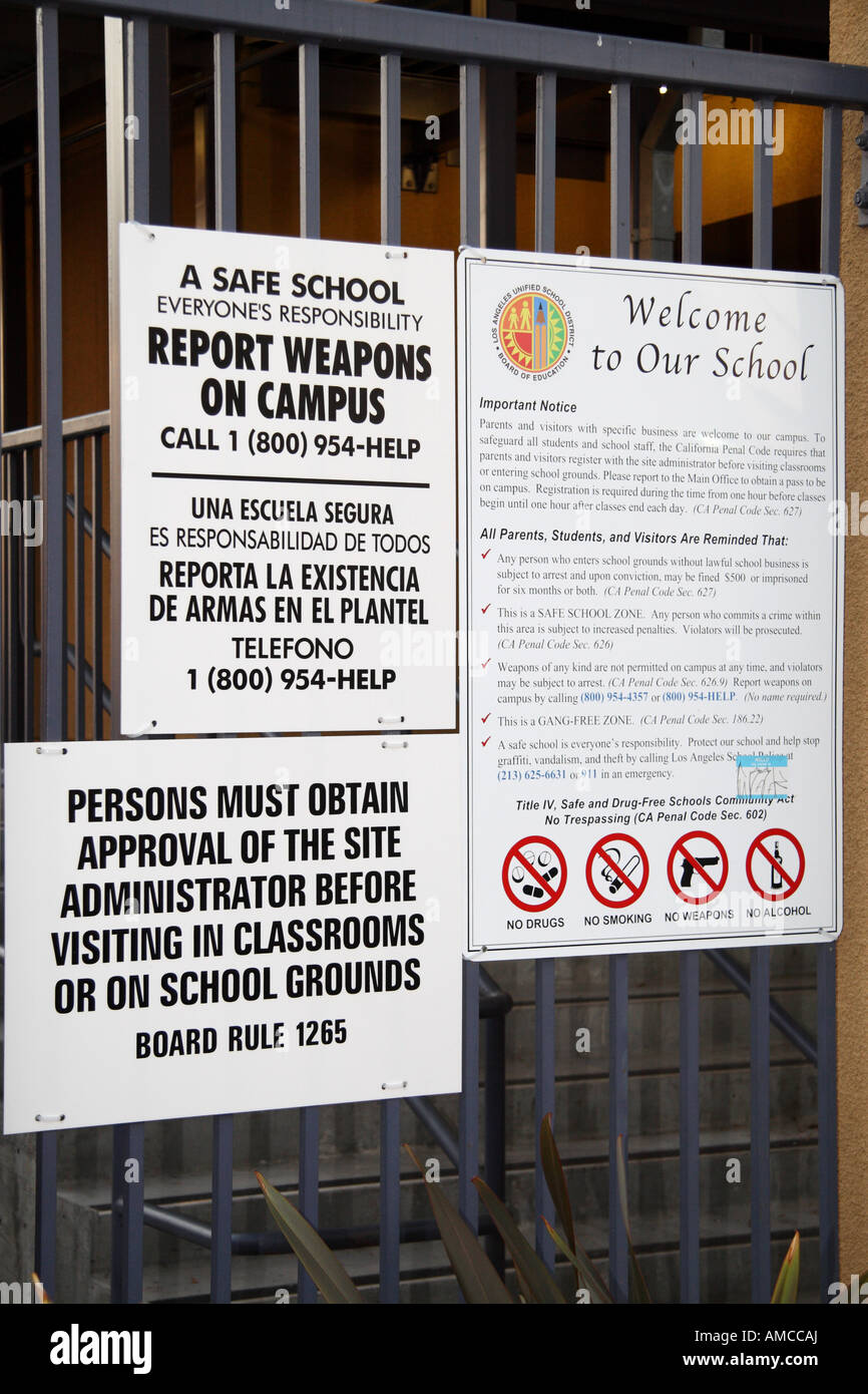 Sign on school fence warning against weapons Stock Photo - Alamy