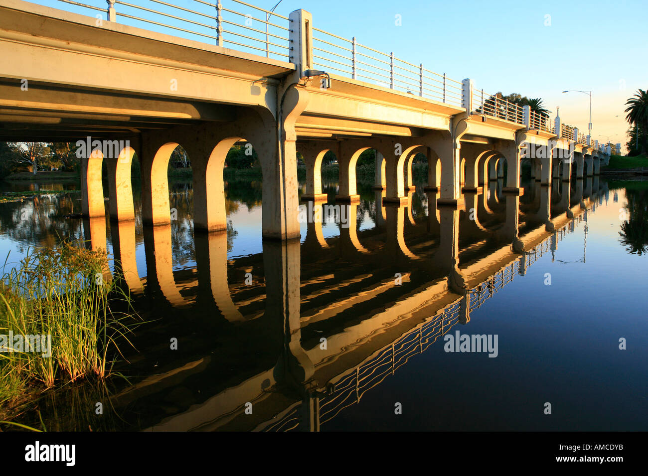 Bridge over Lake Benalla, Benalla, North East Victoria, Australia Stock ...