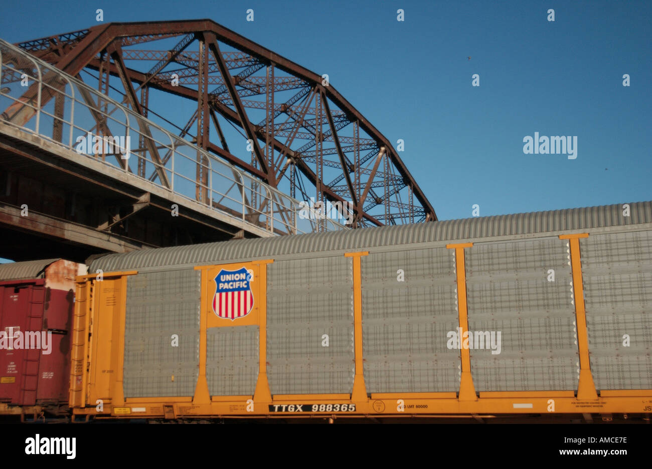 Cars going under bridge hi-res stock photography and images - Alamy
