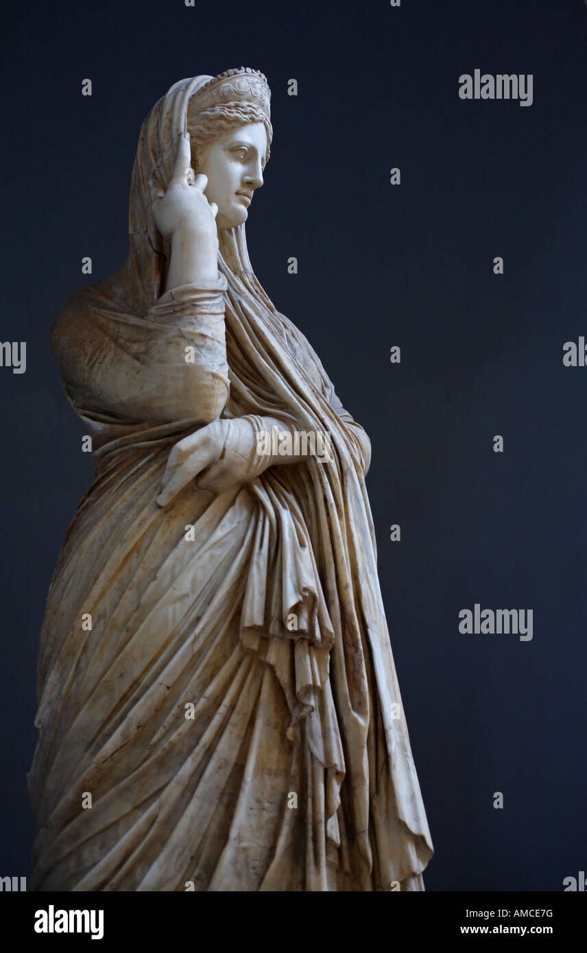 Roman goddess statue hi-res stock photography and images - Alamy