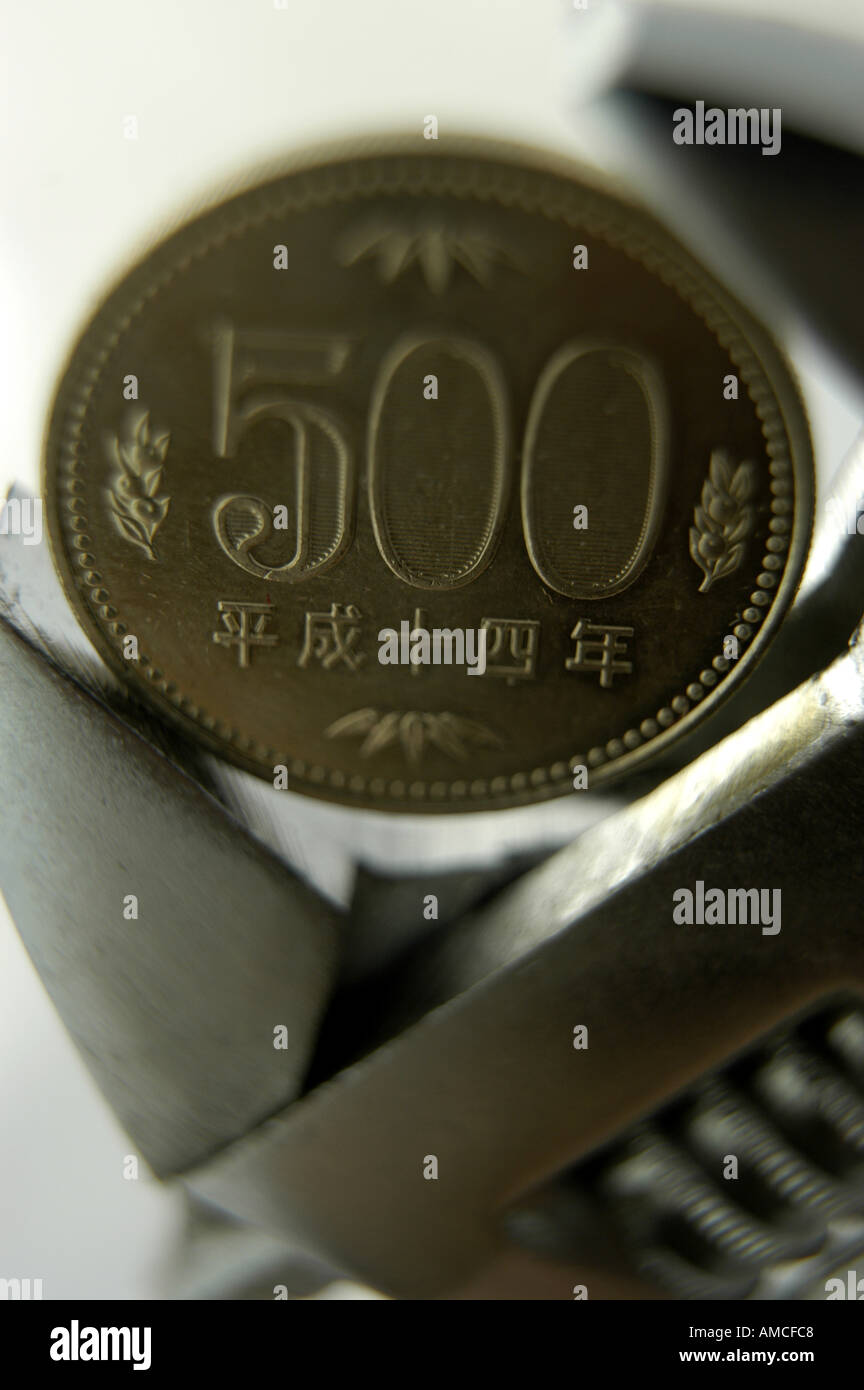 500 yen coin hi-res stock photography and images - Alamy