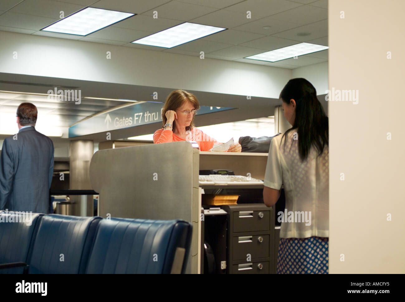 Airport gate agent hi-res stock photography and images - Alamy