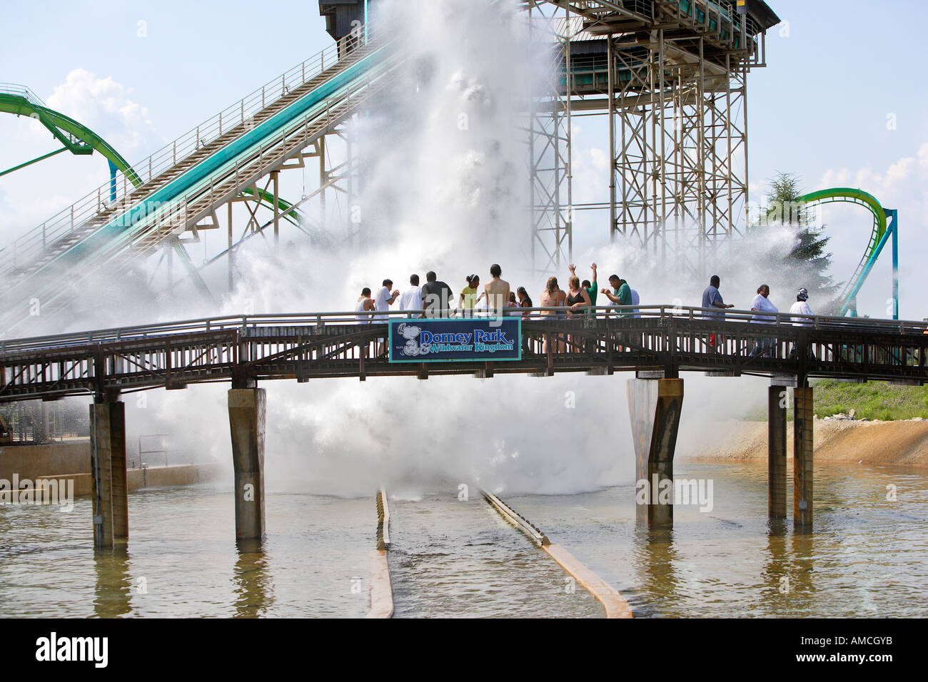 Water ride theme park hi-res stock photography and images - Alamy