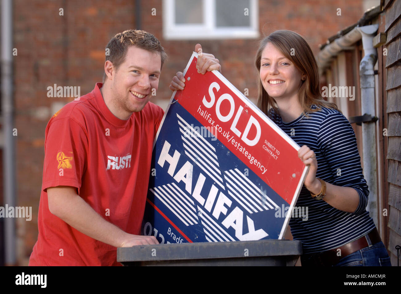 Couple home sold sign uk hi-res stock photography and images - Alamy
