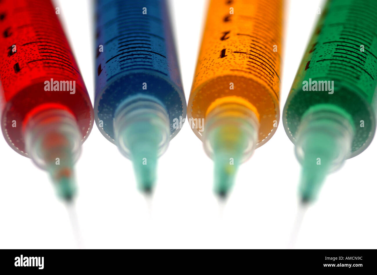 Coloured syringes hi-res stock photography and images - Alamy