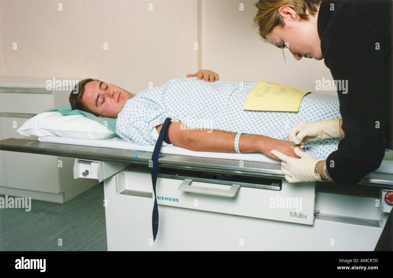 Doctor inserting butterfly needle Stock Photo - Alamy