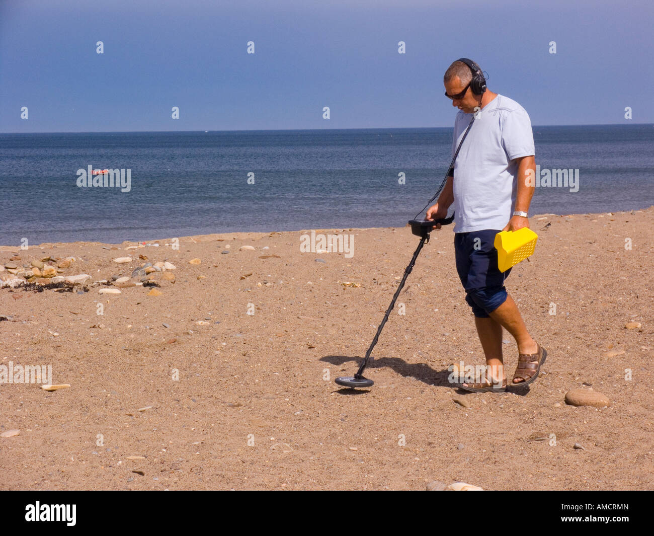 Metal detecting beach hi-res stock photography and images - Alamy