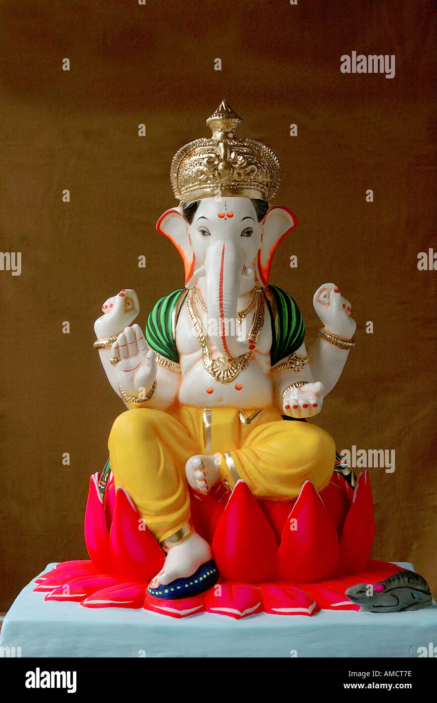 Statue Of Lord Ganesh Sitting On Elephant Stock Photos & Statue Of Lord ...