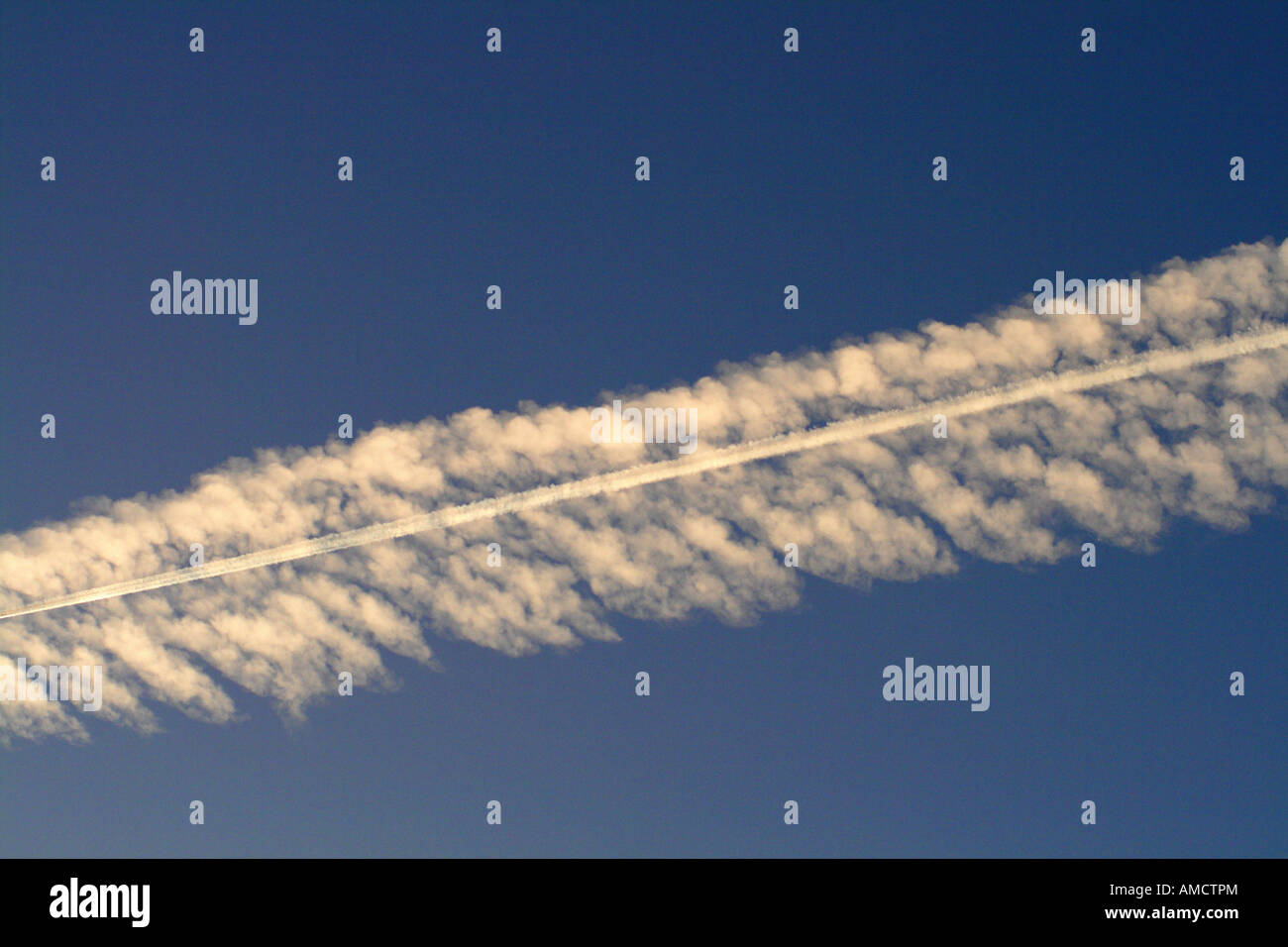 Jet Vapor Trails-Chemtrails Stock Photo - Alamy