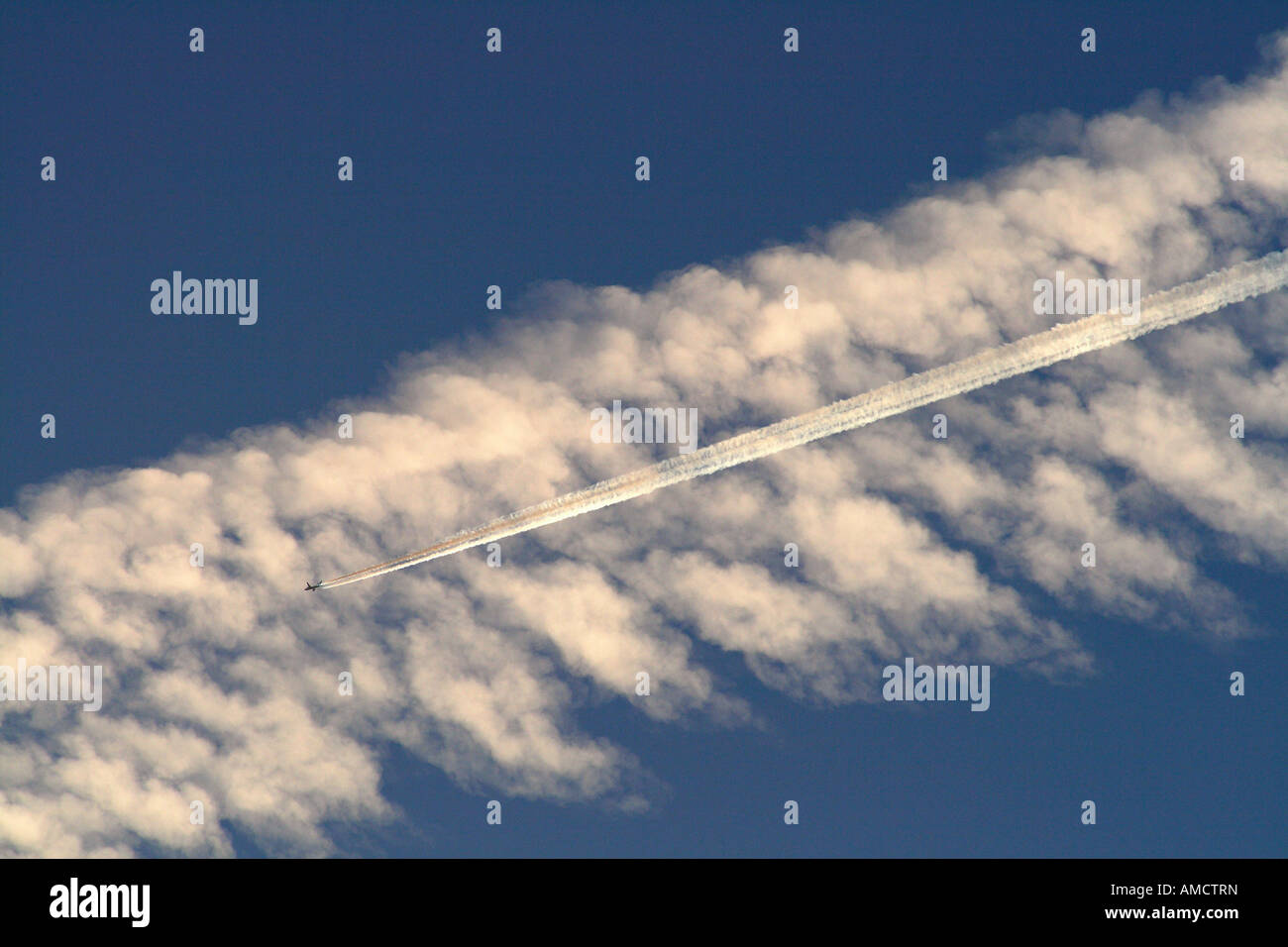 Jet Vapor Trails-Chemtrails Stock Photo - Alamy