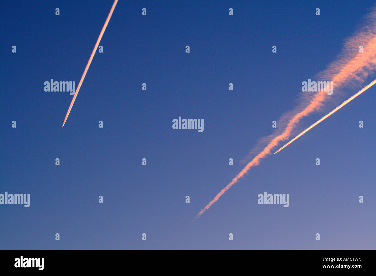 Jet Vapor Trails-Chemtrails Stock Photo - Alamy