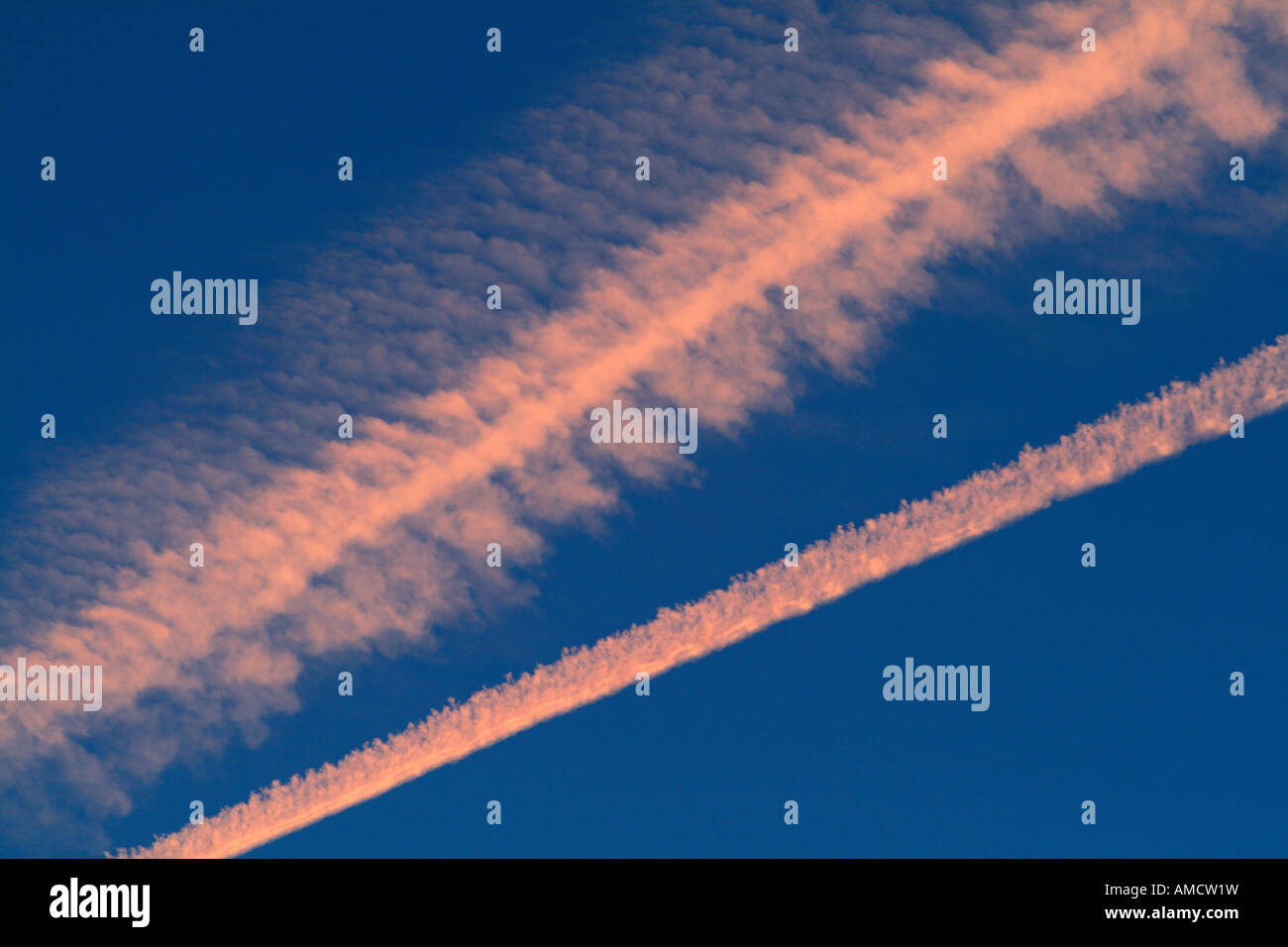 Jet Vapor Trails-Chemtrails Stock Photo - Alamy