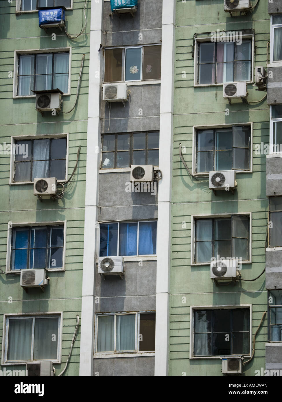 Ac unit in window hi-res stock photography and images - Alamy