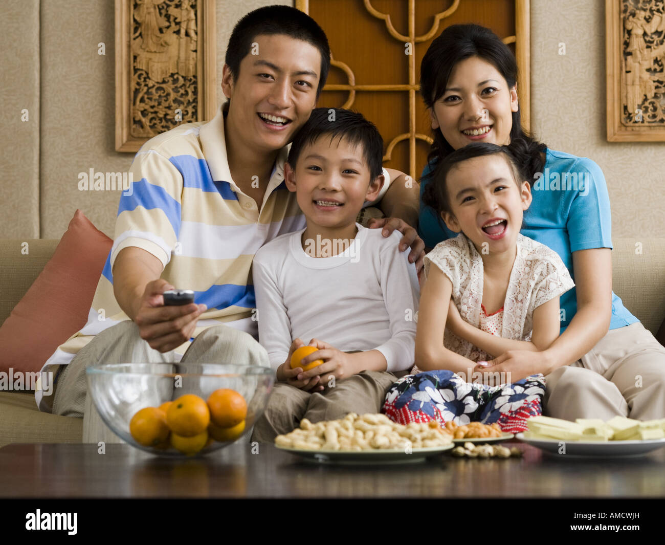 Tv facing hi-res stock photography and images - Alamy