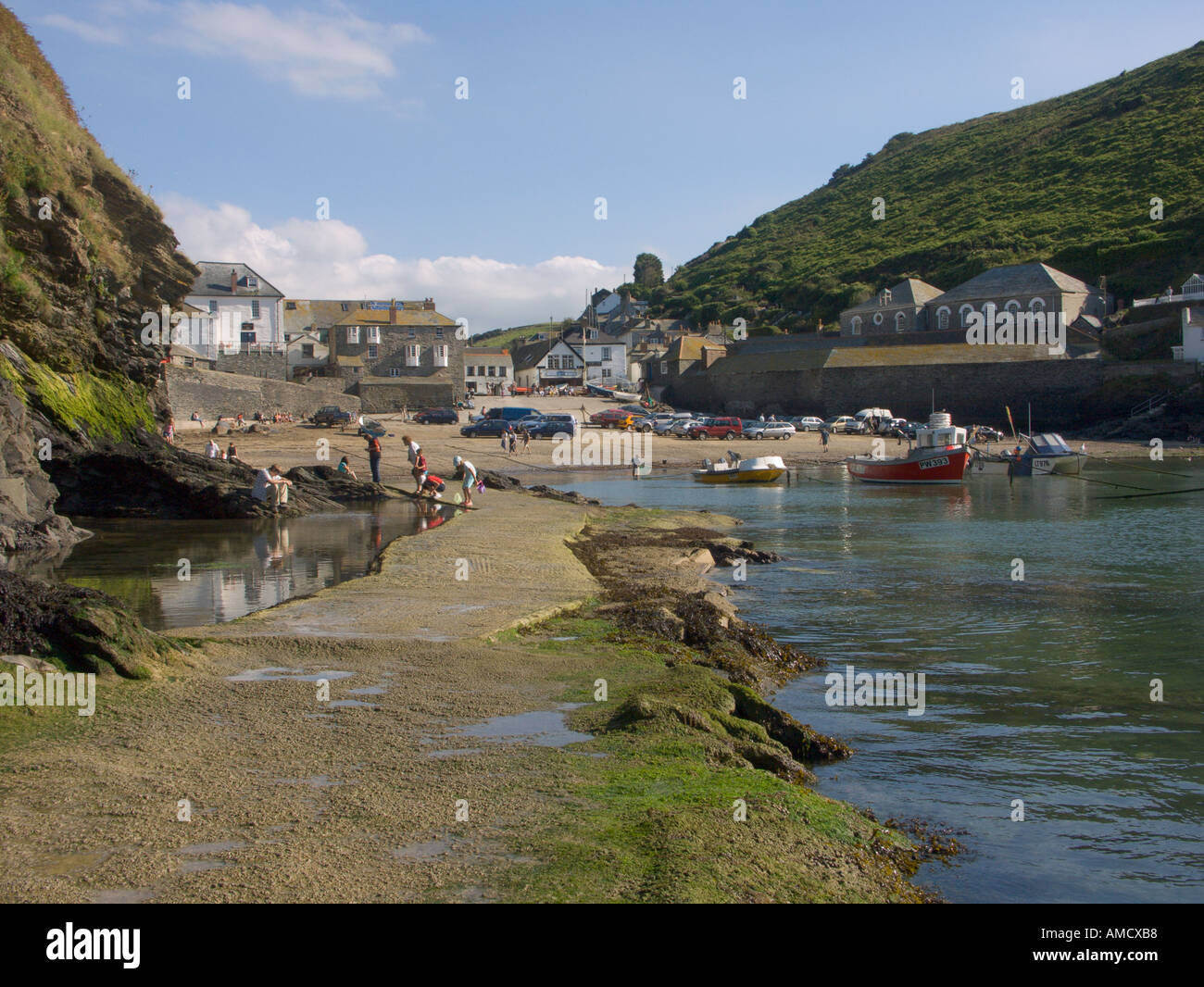 Port isaac cornwall village hi-res stock photography and images - Alamy
