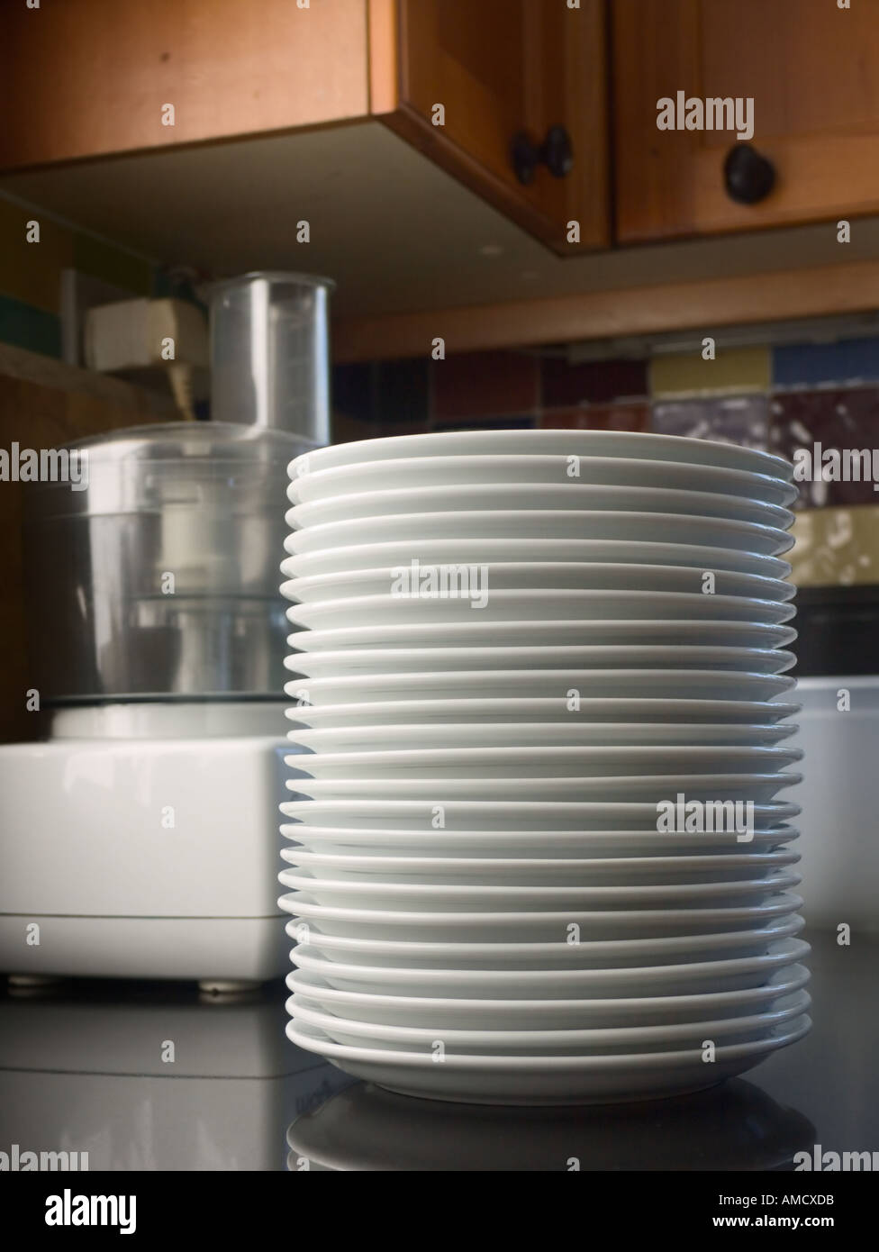 Stack of white dinner plates in a kitchen Stock Photo - Alamy