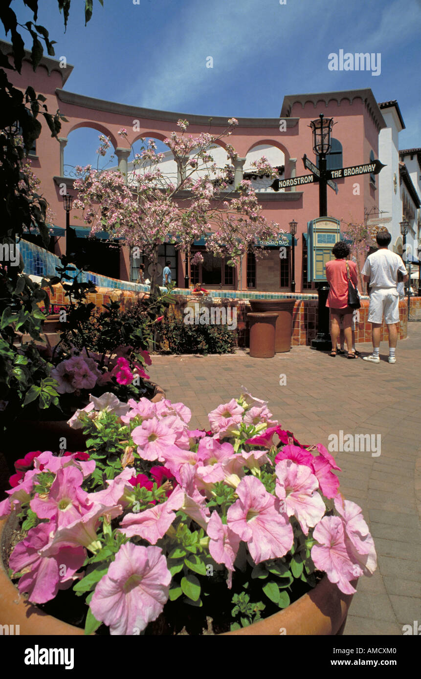 Paseo nuevo shopping mall santa hi-res stock photography and images - Alamy