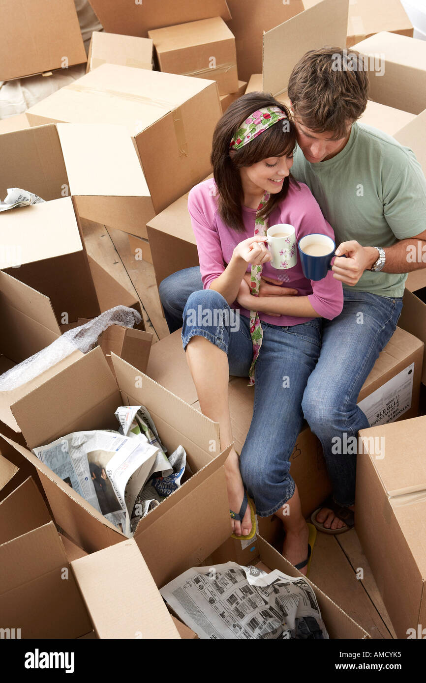 30 years male packing boxes hi-res stock photography and images - Alamy