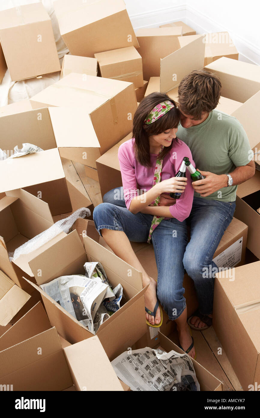 30 years male packing boxes hi-res stock photography and images - Alamy
