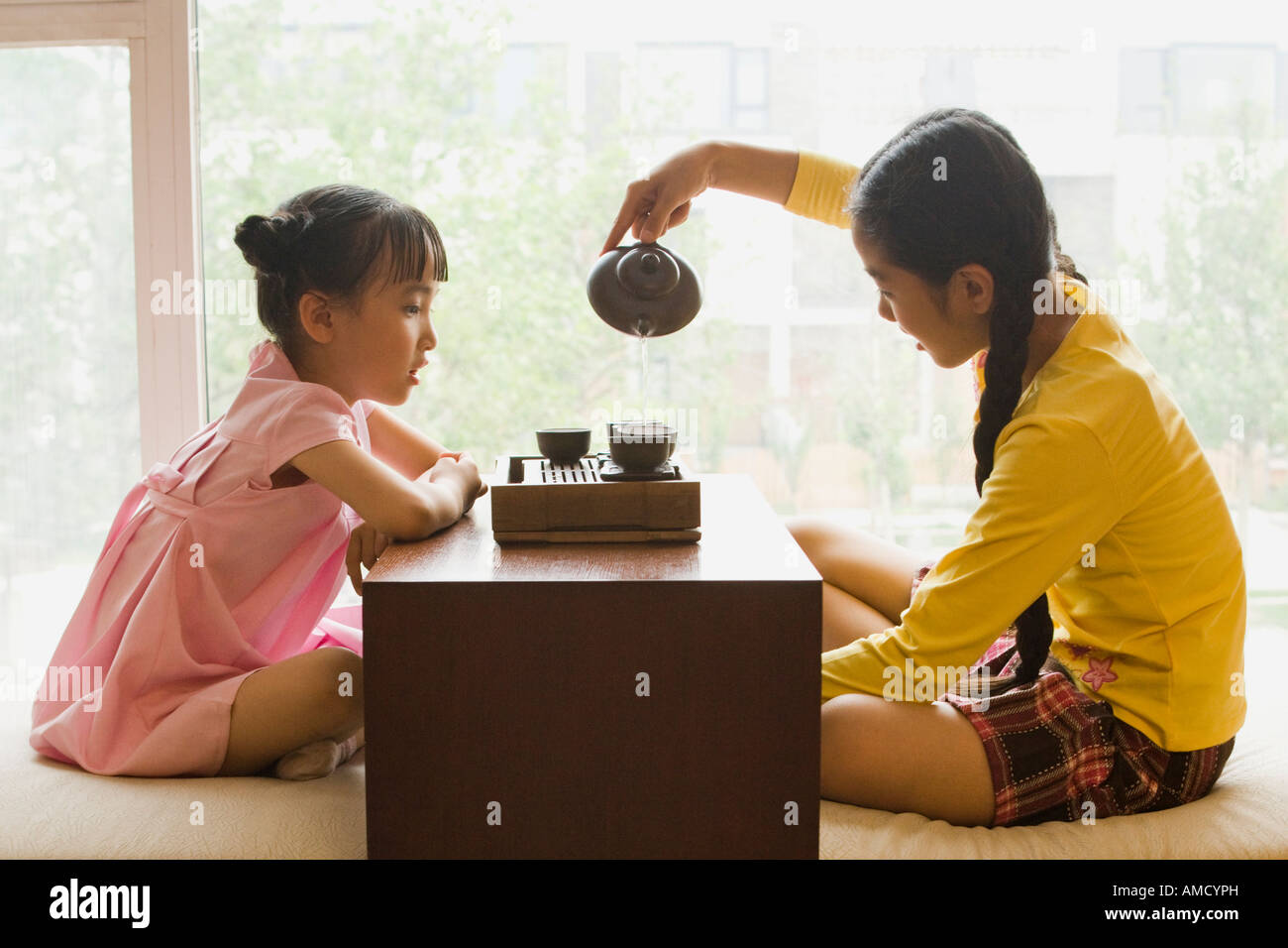 Two cups and pouring tea hi-res stock photography and images - Alamy