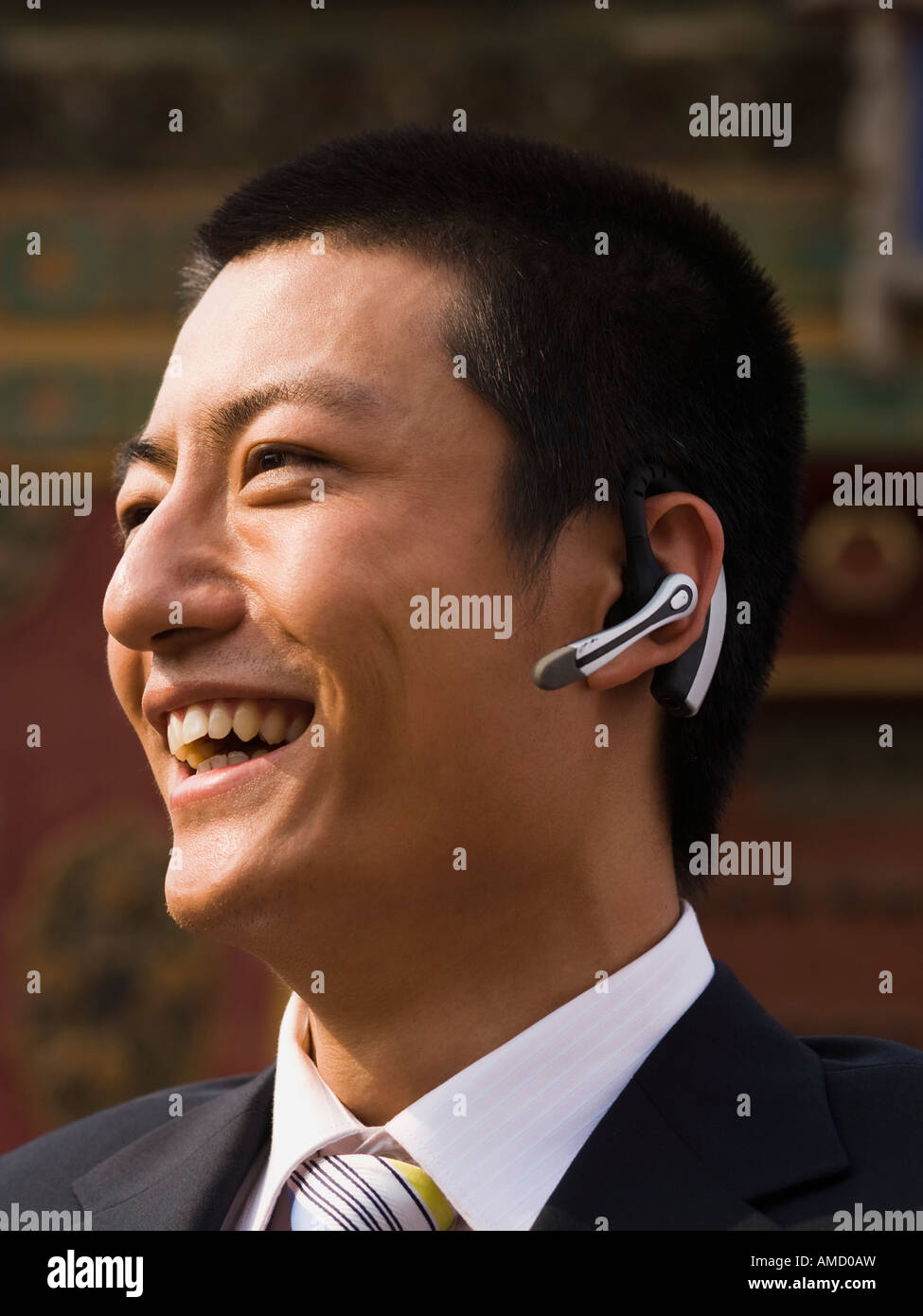 Man bluetooth headset outside hi-res stock photography and images - Alamy