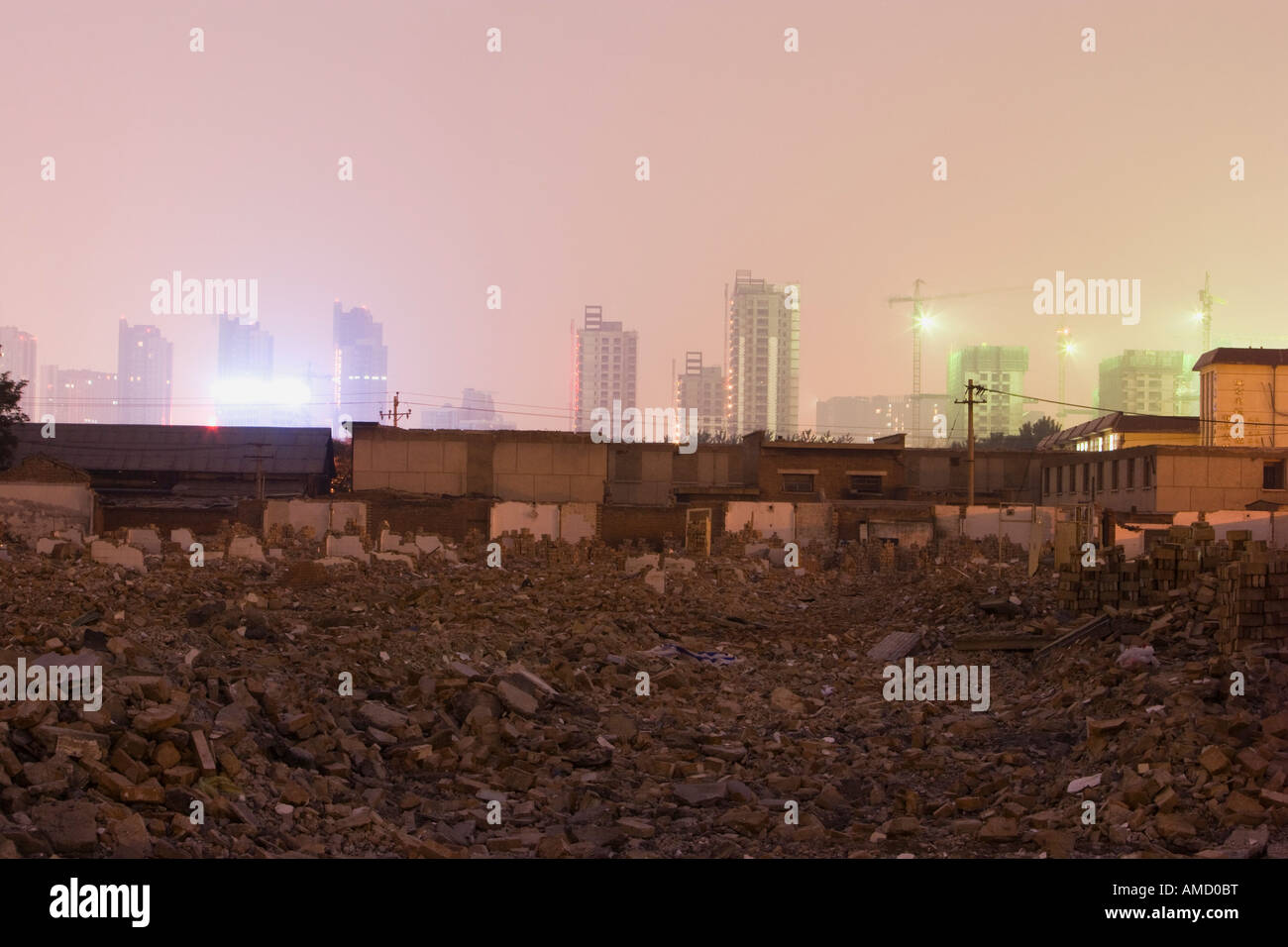 Cities evenings nights signs hi-res stock photography and images - Alamy