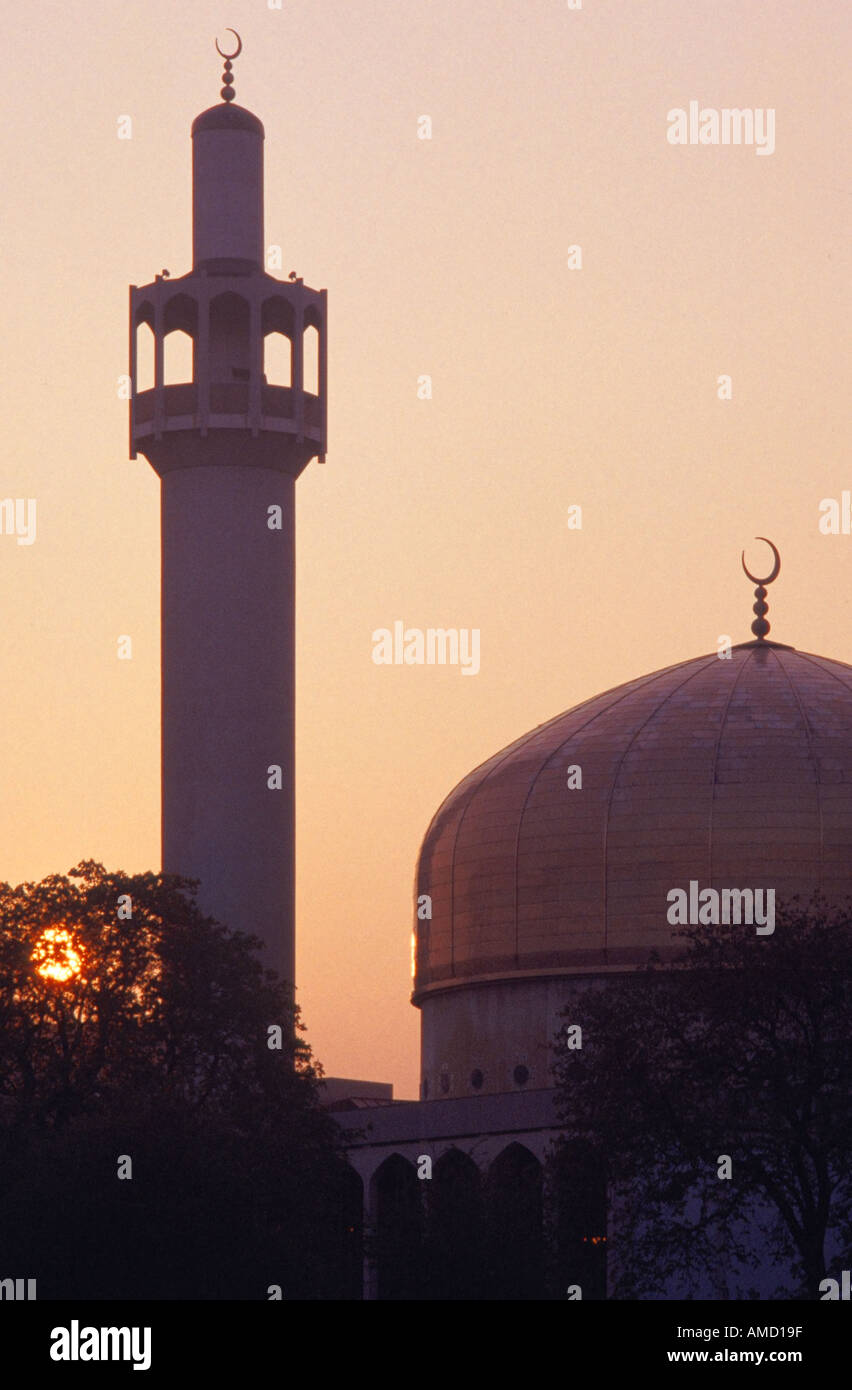Regents park mosque hi-res stock photography and images - Alamy