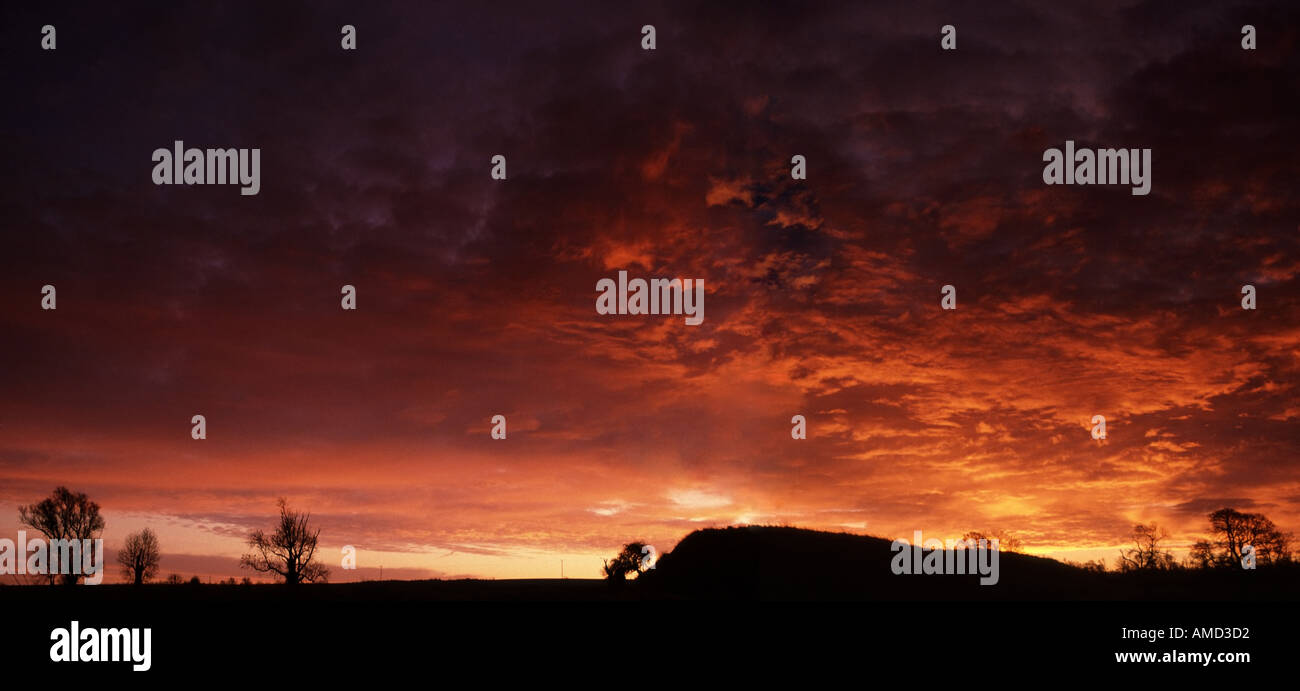 sunrise over motte and bailey castle yelden bedfordshire Stock Photo ...