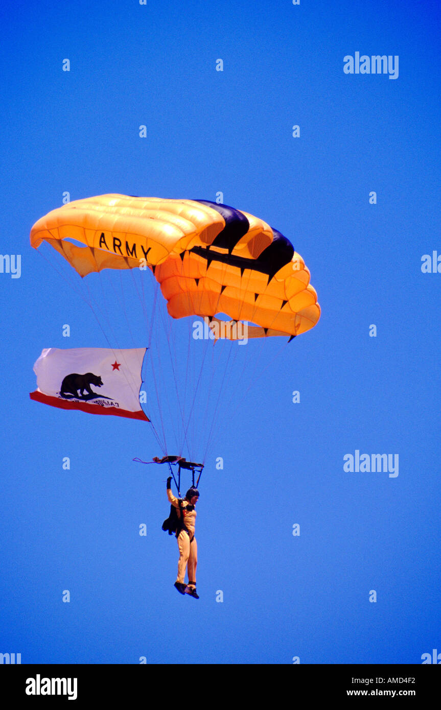 United States Army Golden Knights Parachute Demonstration Team showing ...