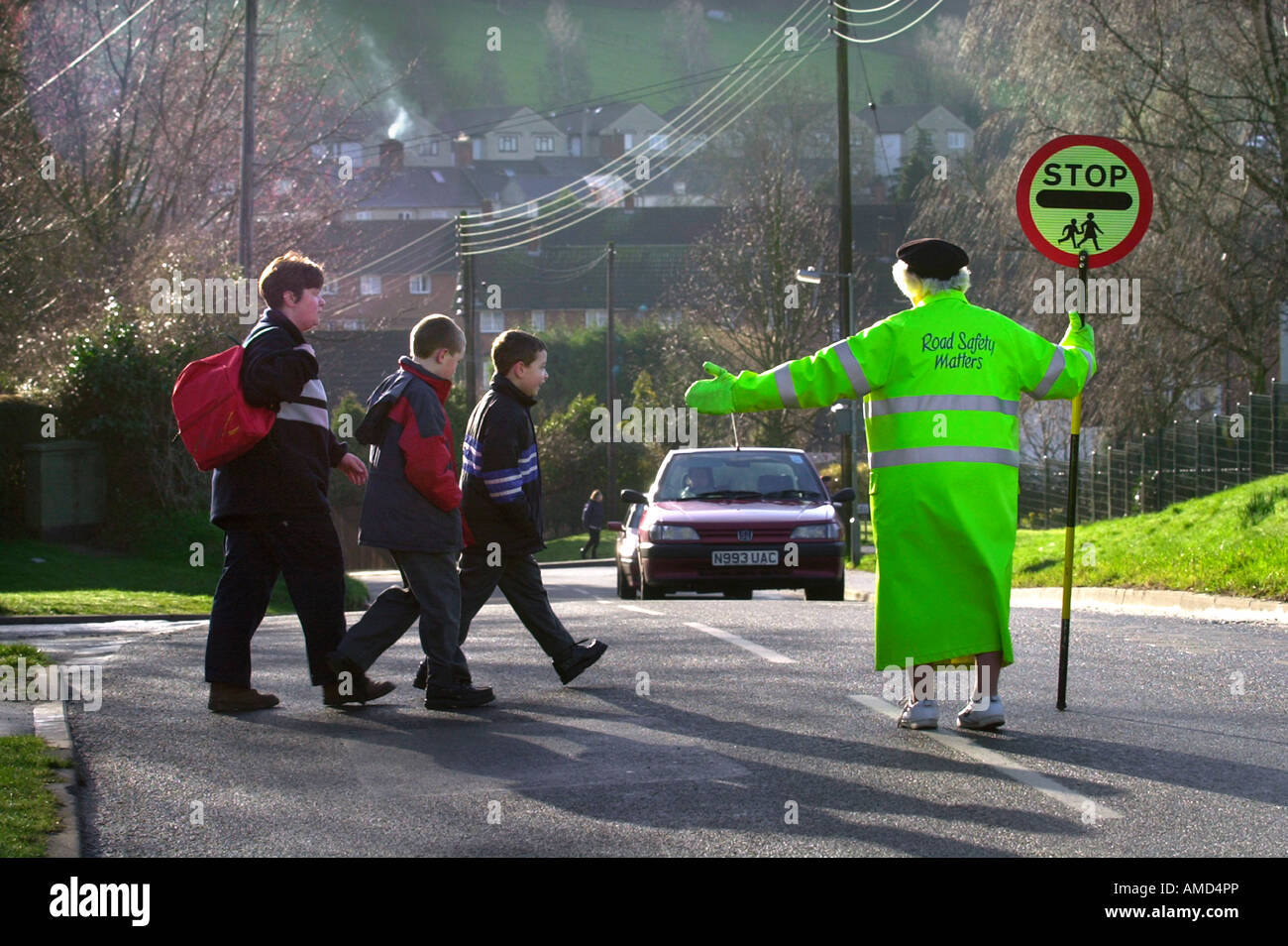 A LOLLIPOP LADY AT A SCHOOL CROSSING Stock Photo - Alamy
