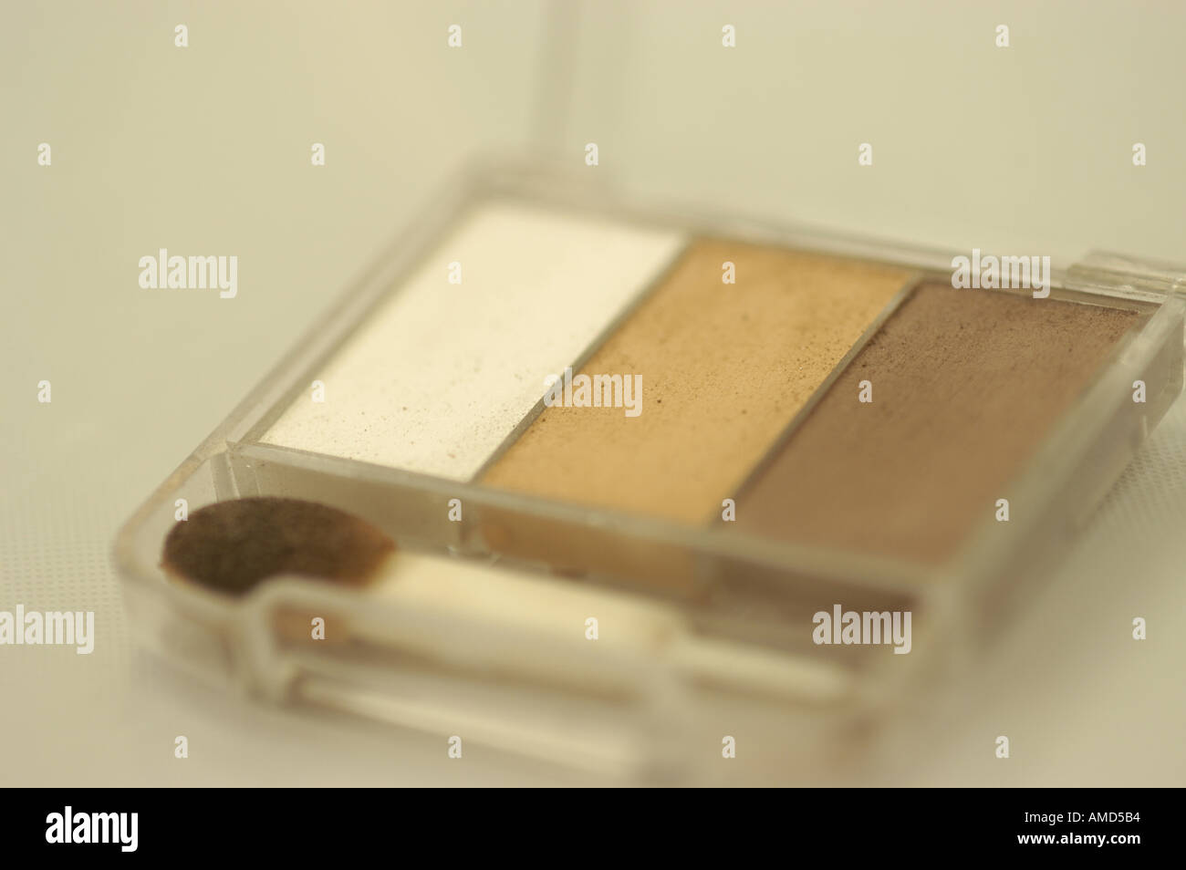 Open makeup compact angled slight right Stock Photo - Alamy