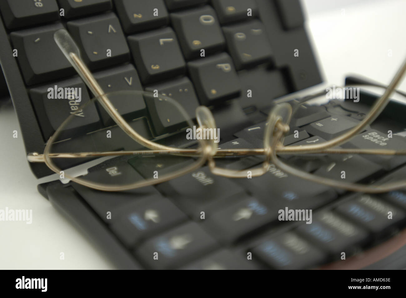 Wire rimmed glasses hi-res stock photography and images - Alamy
