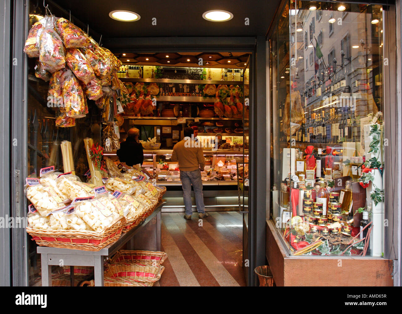 Italian deli hi-res stock photography and images - Alamy