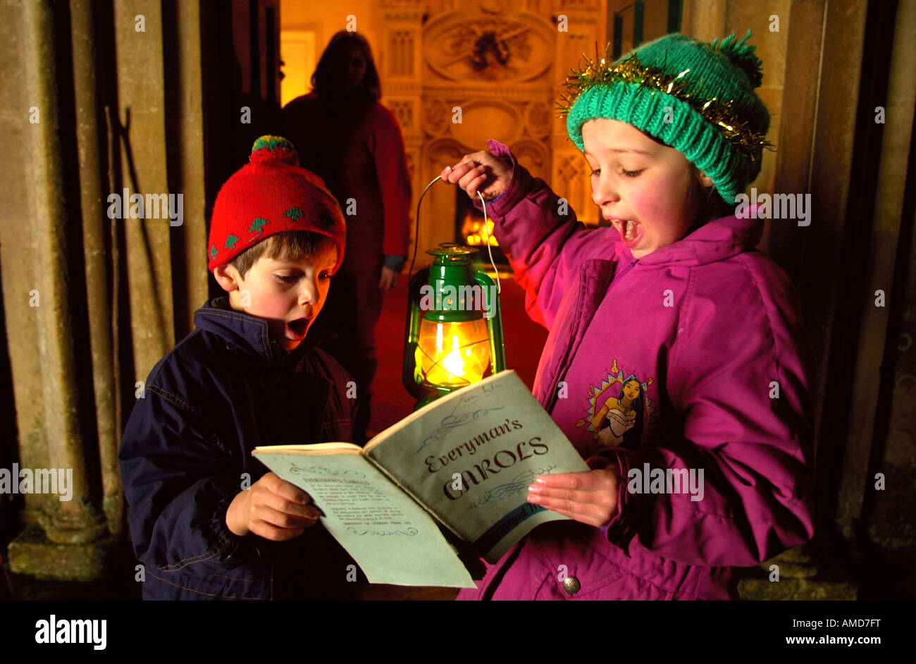CHILDREN SINGING CHRISTMAS CAROLS AT A COUNTRY HOUSE Stock Photo - Alamy