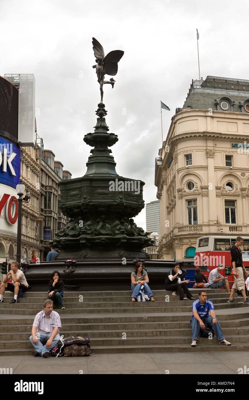Eros statue in Piccadilly Circus Stock Photo - Alamy